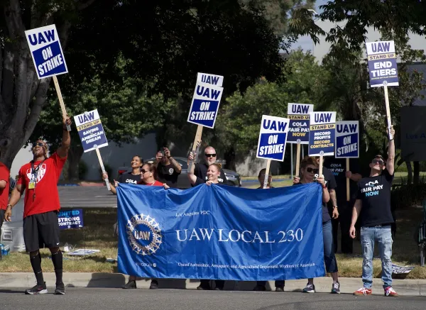 In First Strike Authorization Vote at Stellantis, UAW Members at Los ...